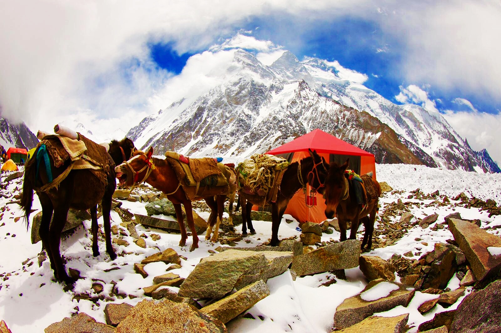 K2 climbing weather is excellent as team prepares for rotation