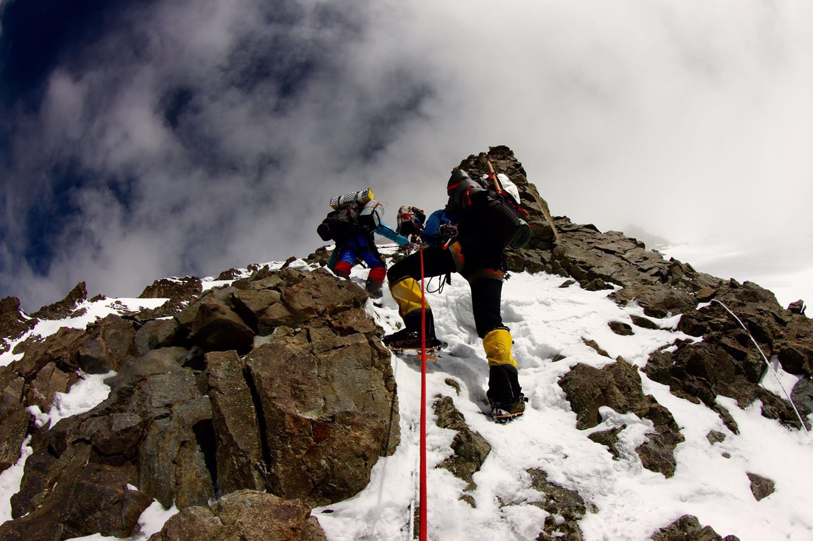 Team moves from Camp 1 to Camp 2 up the House's Chimney